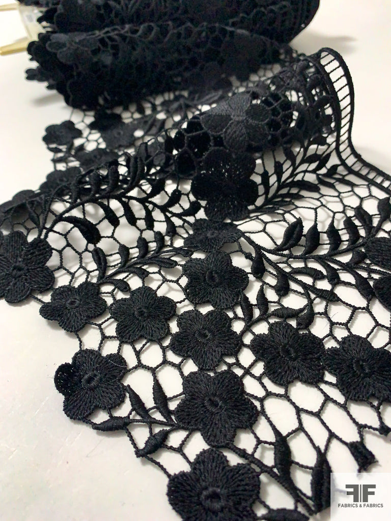 Single-Scalloped Floral Guipure Lace Trim - Black | FABRICS & FABRICS ...